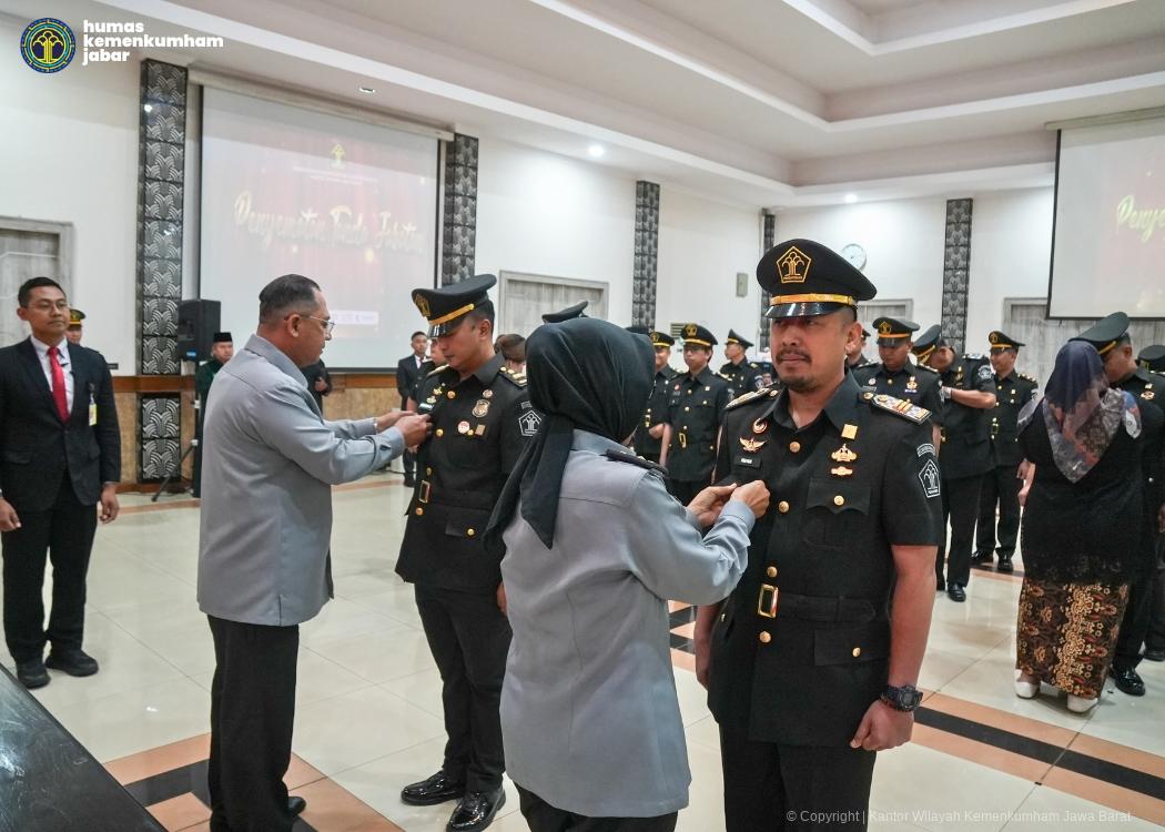 Pelantikan Pejabat di Kanwil Kemenkumham Jawa Barat: Mewujudkan Birokrasi BerAKHLAK dan ...