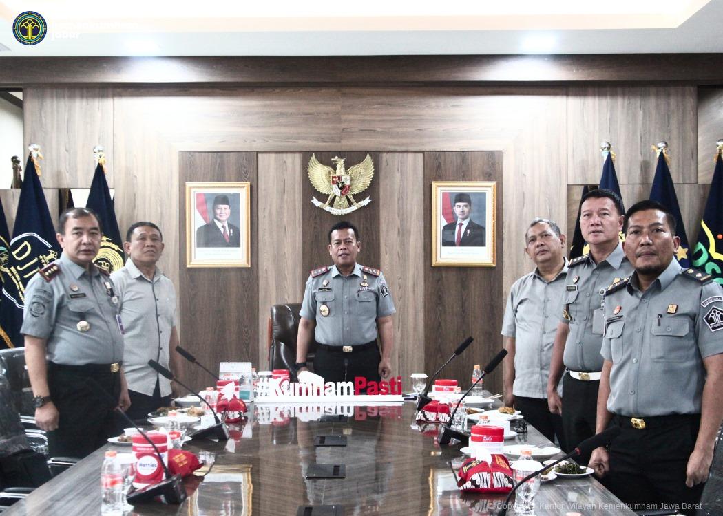 Kakanwil Kemenkumham Jabar (Masjuno) Turut Hadir Menyaksikan Pelaksanaan Pelantikan Pimpinan ...