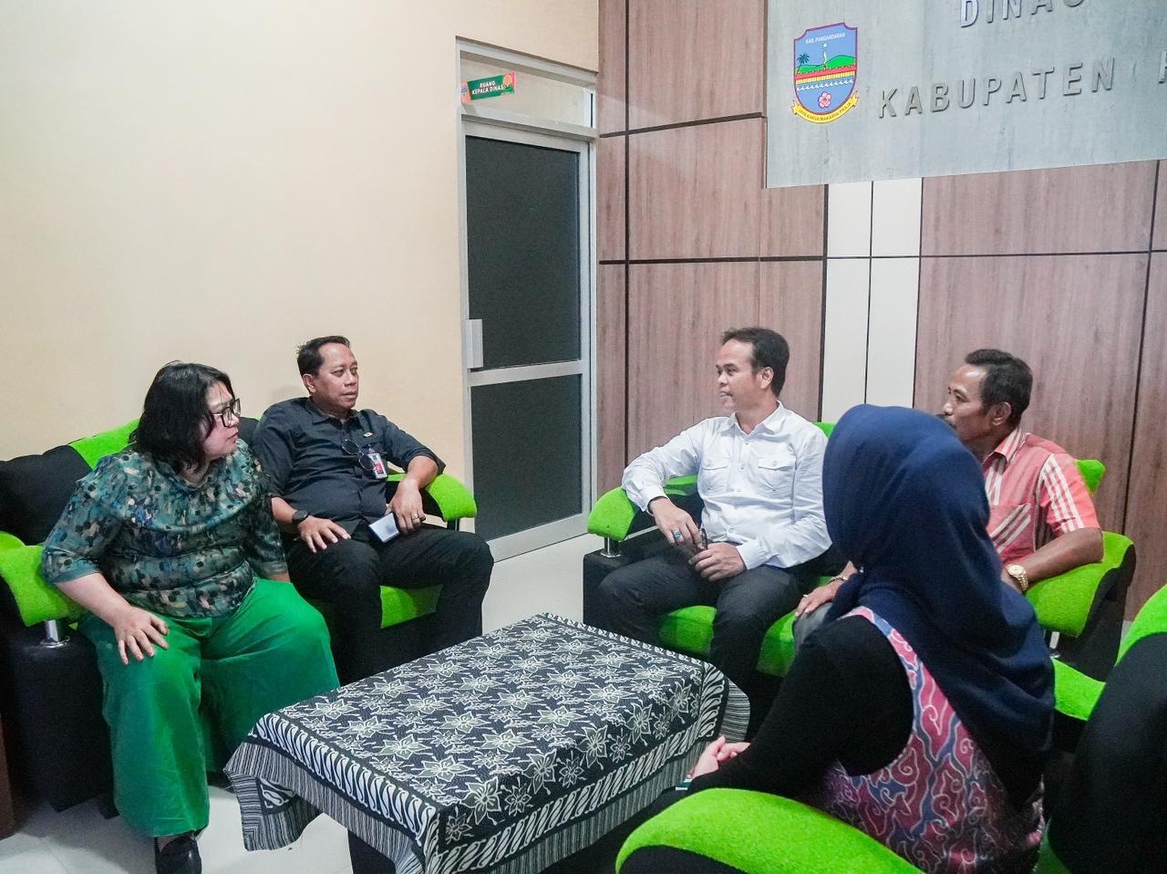 Sinergi Sukses Kemenkum Jabar dan Petani, Aset KI Tembakau Uteran ...