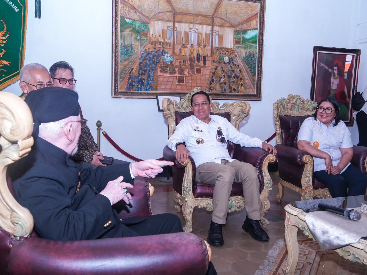 Selamatkan Warisan Leluhur, Kanwil Kemenkum Jabar Serahkan Sertifikat ...